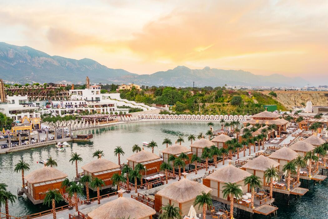 Cratos Premium Hotel