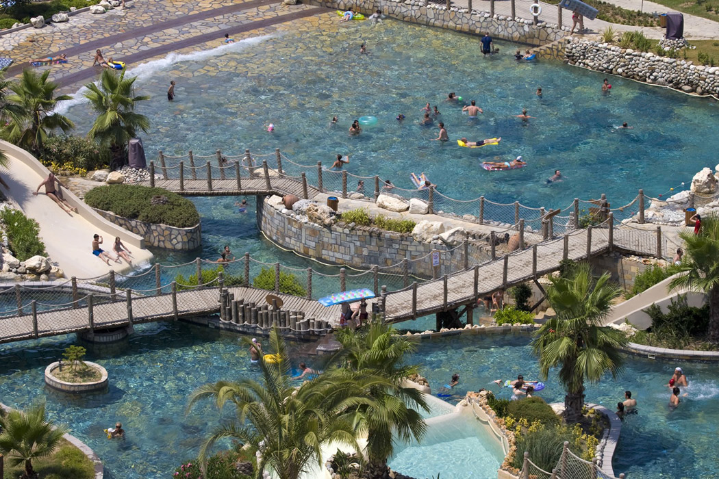 Club Grand Side Amazon Water World